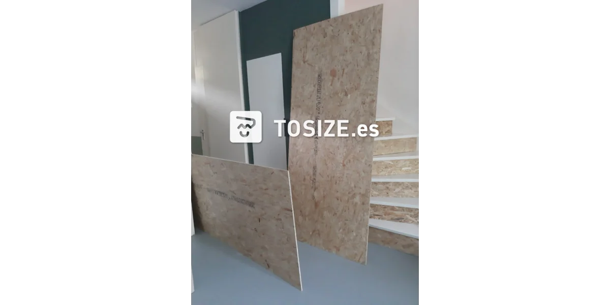La escalera de Sarah y las puertas del armario. | TOSIZE.es