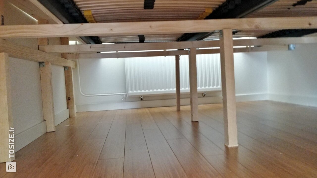 Lit flottant avec espace de rangement - TOSIZE.fr