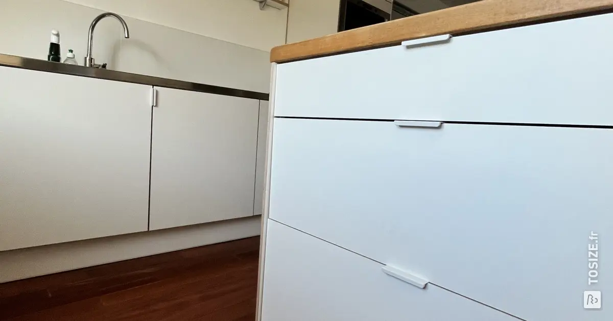 Cuisine moderne en contreplaqué blanc, | TOSIZE.fr