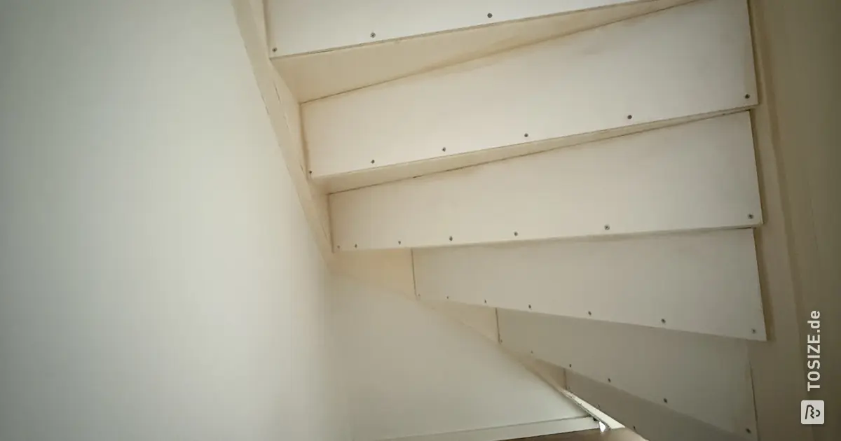 Schließen einer offenen Treppe mit Setzstufen, von Alex | TOSIZE.de