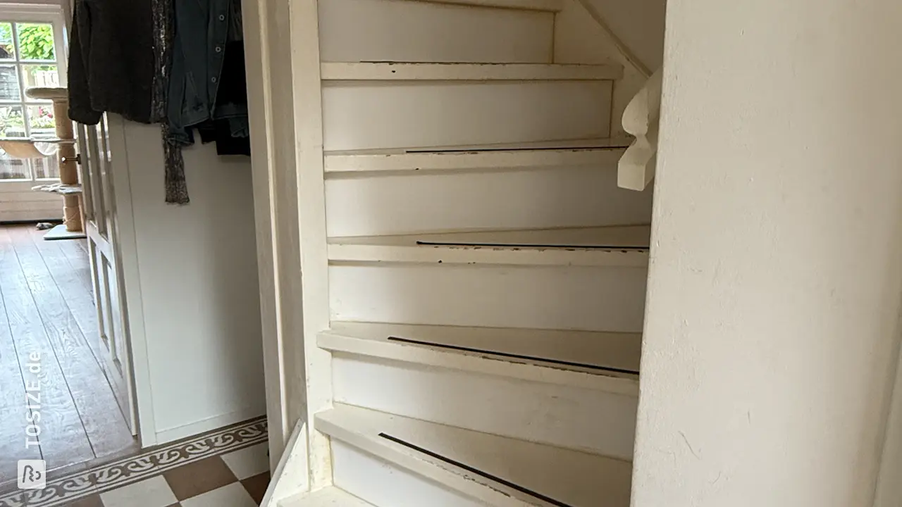 Schließen einer offenen Treppe mit Setzstufen, von Alex | TOSIZE.de