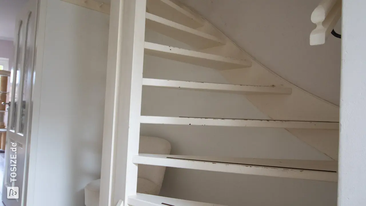 Schließen einer offenen Treppe mit Setzstufen, von Alex | TOSIZE.de