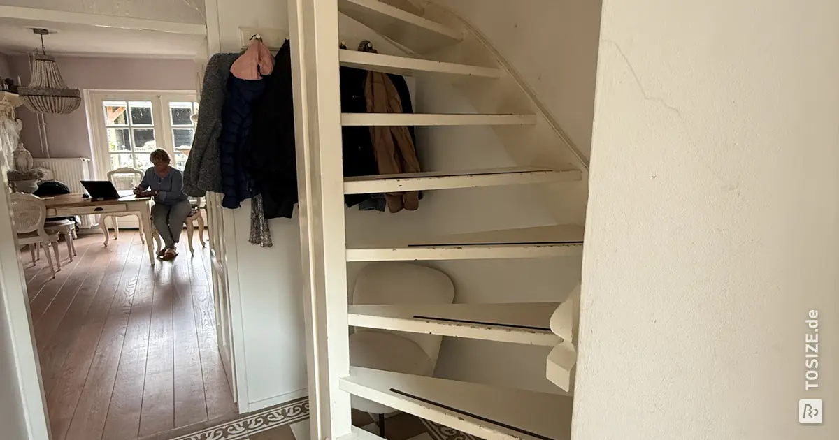 Schließen einer offenen Treppe mit Setzstufen, von Alex | TOSIZE.de
