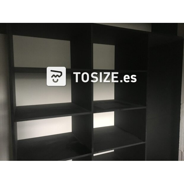 Mueble con MDF negro, de Maureen & Emiel - TOSIZE.es