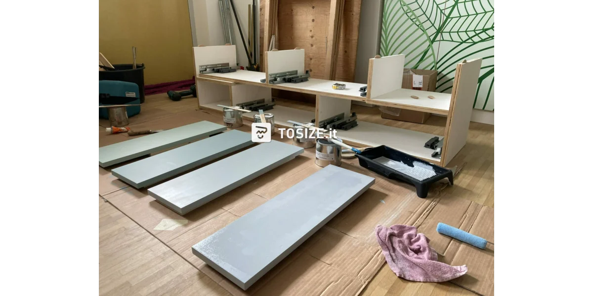 Elegante mobile da camera fai-da-te realizzato in compensato | TOSIZE.it