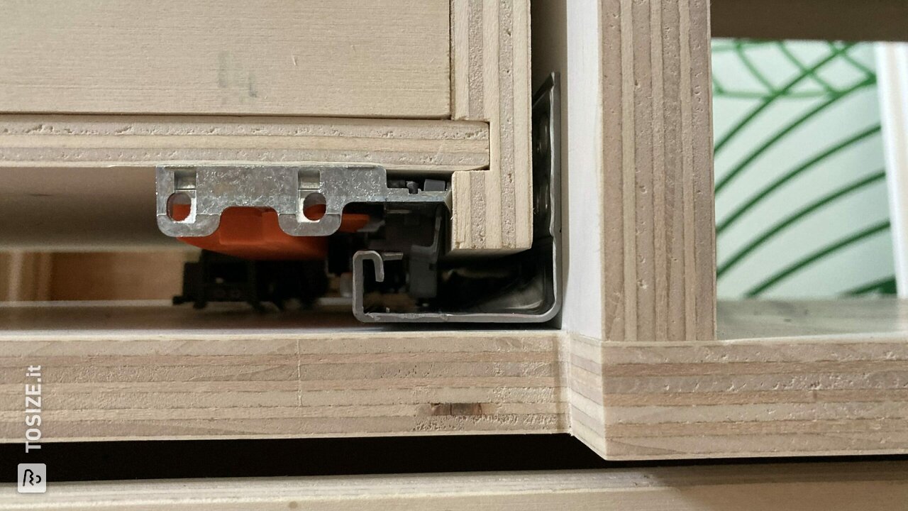 Elegante mobile da camera fai-da-te realizzato in compensato - TOSIZE.it