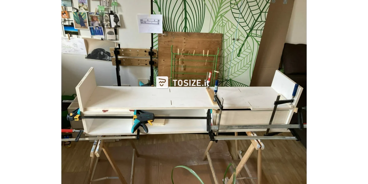 Elegante mobile da camera fai-da-te realizzato in compensato | TOSIZE.it