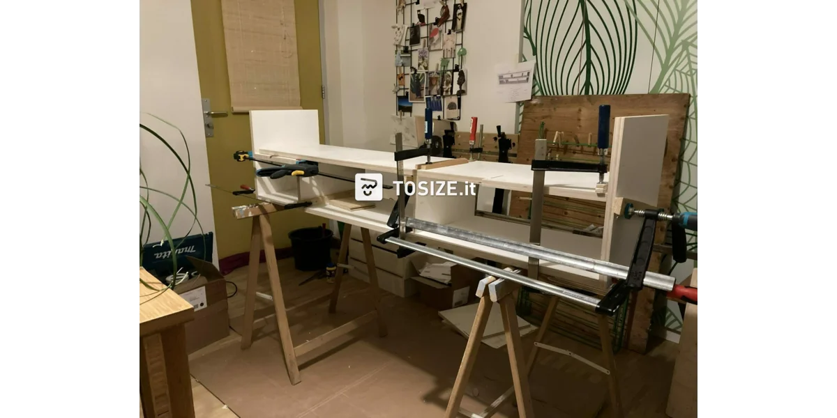 Elegante mobile da camera fai-da-te realizzato in compensato | TOSIZE.it