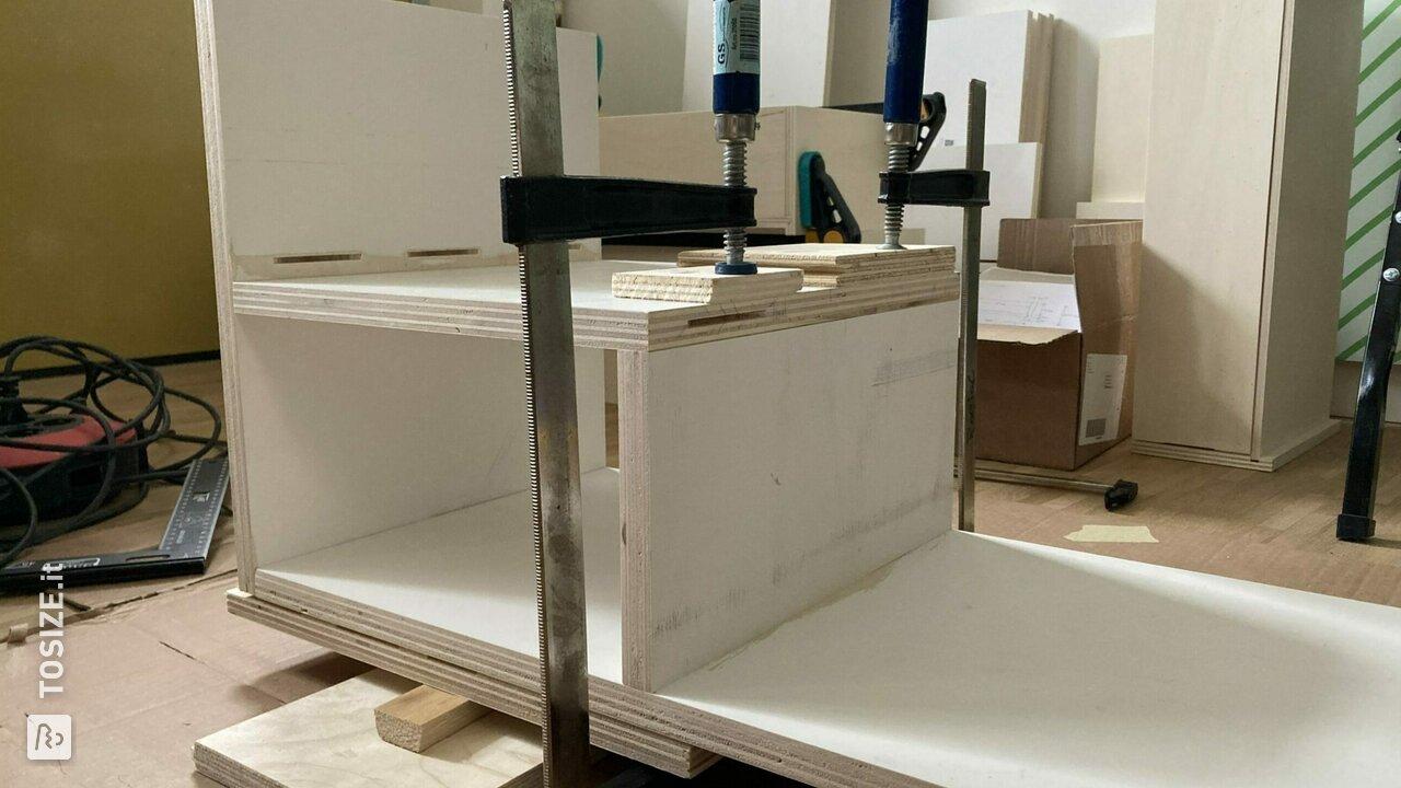 Elegante mobile da camera fai-da-te realizzato in compensato - TOSIZE.it