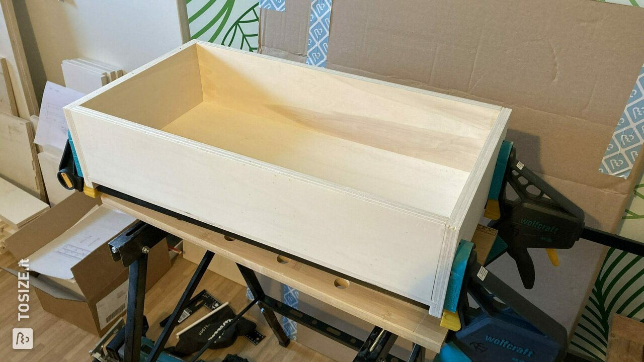 Elegante mobile da camera fai-da-te realizzato in compensato - TOSIZE.it