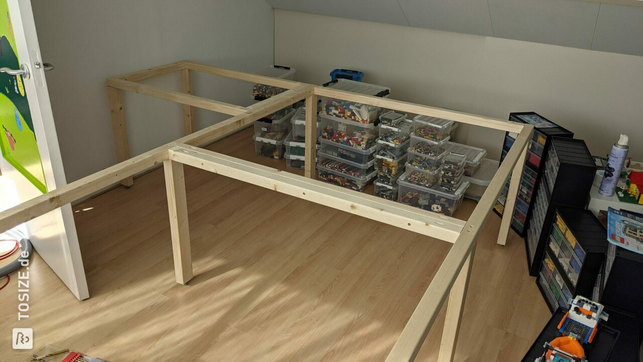 Lego-Tisch auf dem Dachboden aus MDF und Fichte - TOSIZE.de