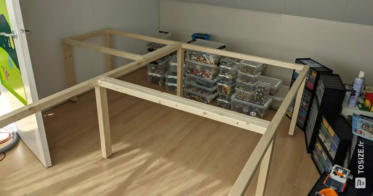Table Lego dans le grenier, en MDF et pin | TOSIZE.fr