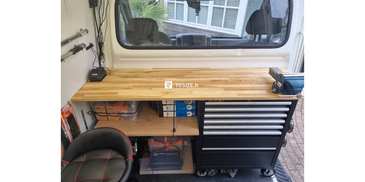 Bureau scié sur mesure pour le fourgon de travail, par Quinten | TOSIZE.fr