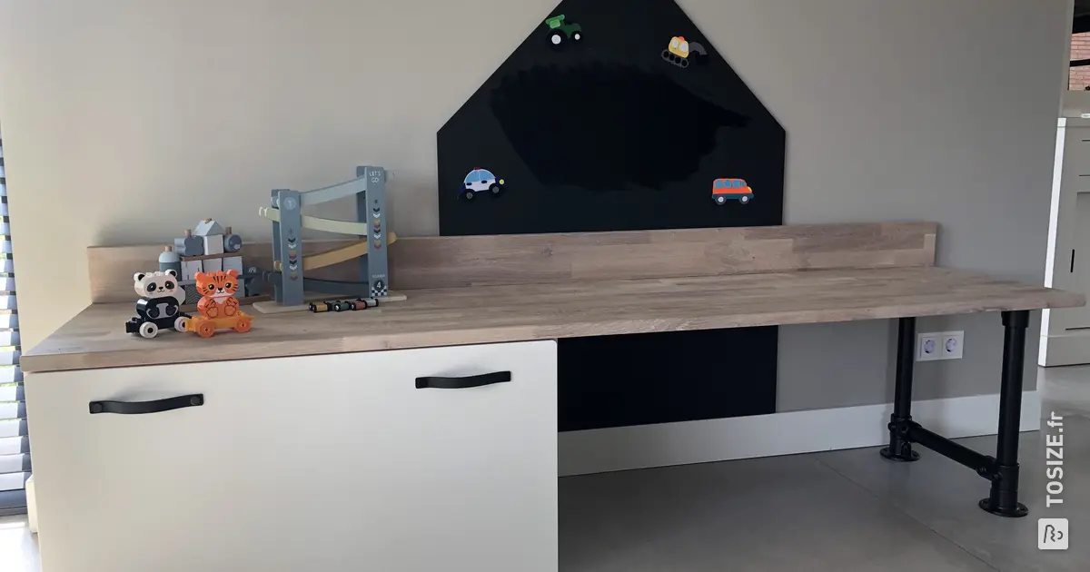 Coin jeu avec plateau en chêne et système Ikea Smastad | TOSIZE.fr