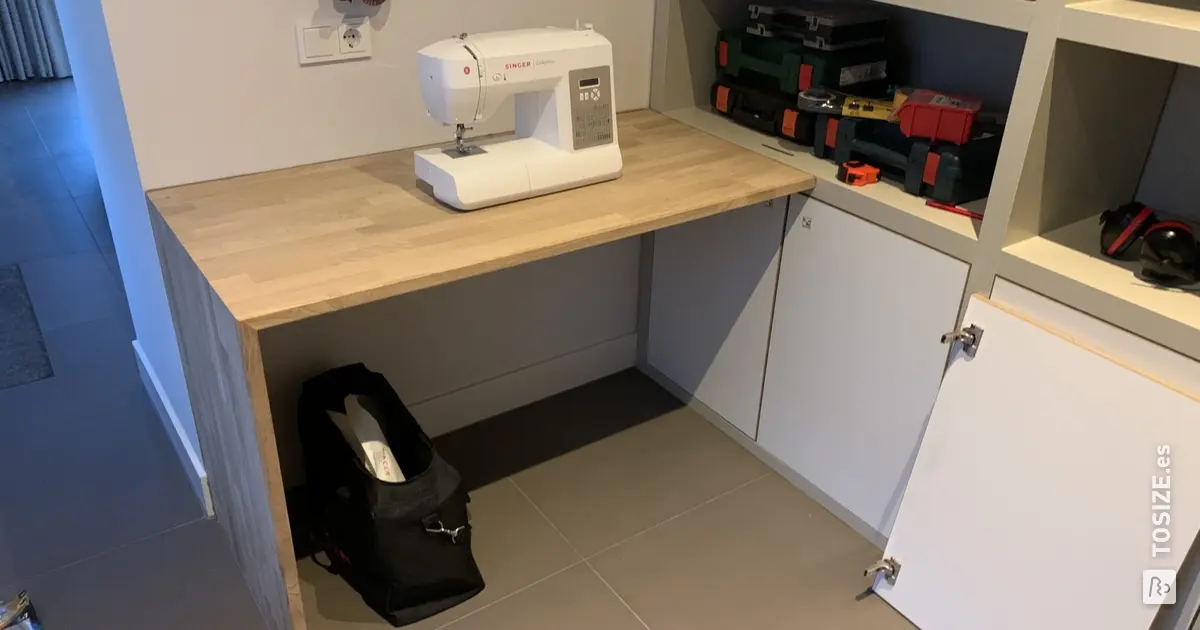 Fabricación de escritorios autoflotantes de roble, resultado de la ...