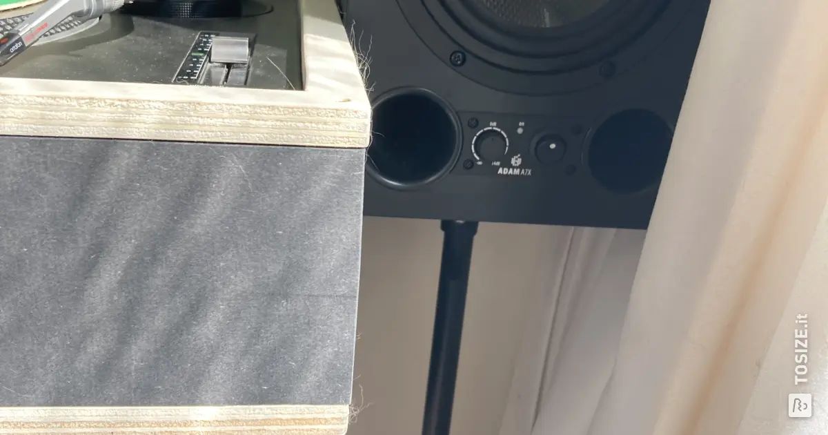 Una conversione su misura di MDF e compensato per deck DJ | TOSIZE.it