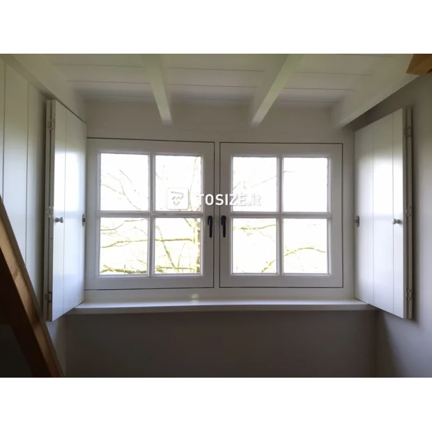 Persiane interne in stile country nell'abbaino, di Gerard | TOSIZE.it