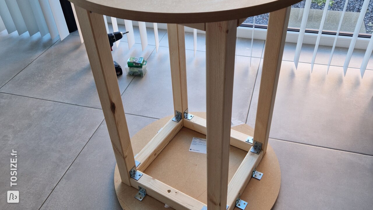 Zelf een ronde budgetvriendelijke tafel van MDF op maat maken - TOSIZE.fr