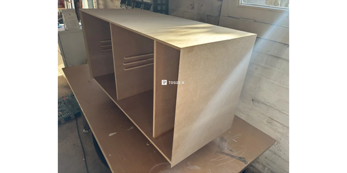 Semplice scarpiera fatta in casa con pannello in MDF segato su misura ...