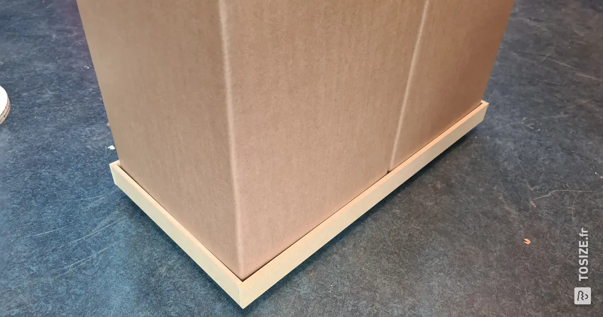 Un support de poubelle robuste en MDF scié sur mesure | TOSIZE.fr