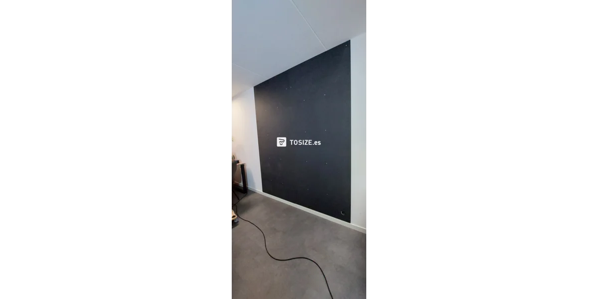 Revestimiento de pared de MDF negro cortado a medida detrás del órgano ...