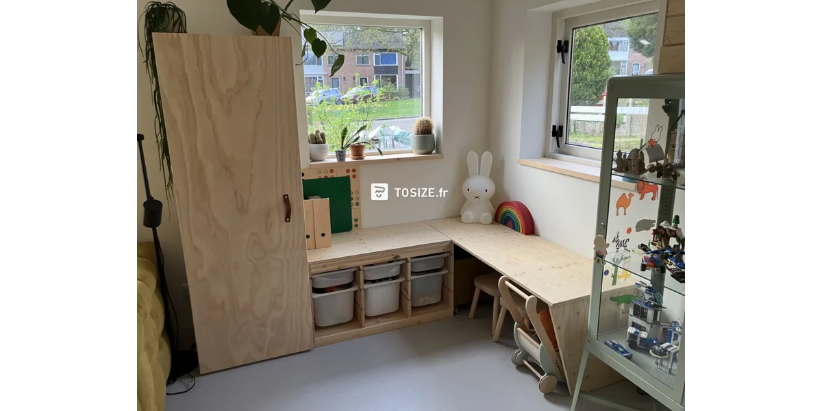 Coin enfant avec placard de rangement et bureau par Arian | TOSIZE.fr