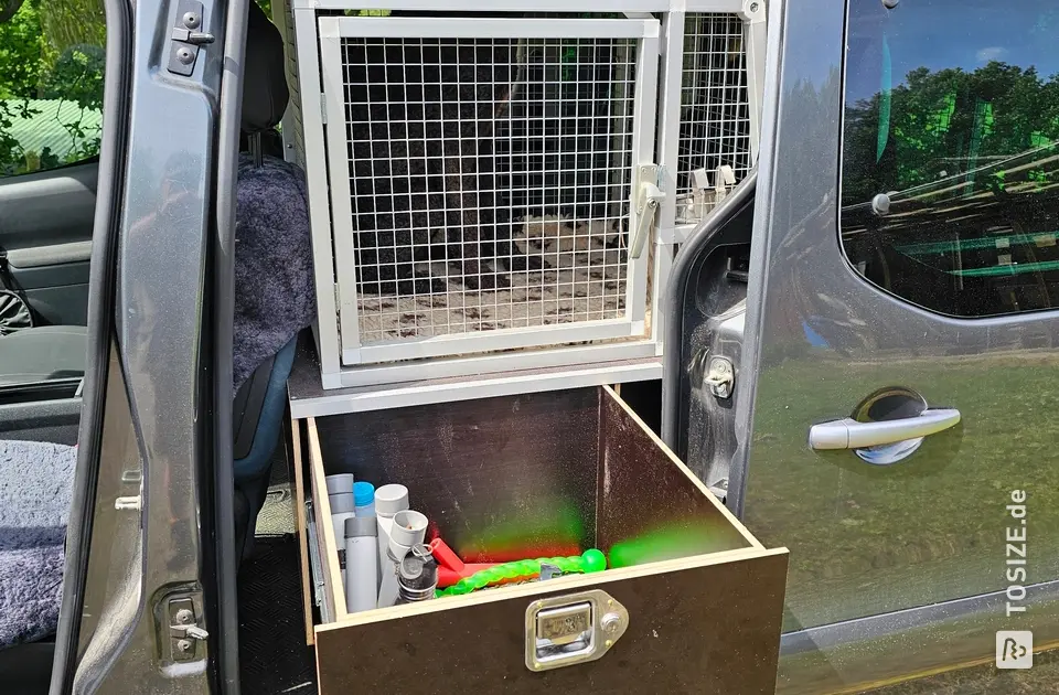 Maßgeschneiderte Hundebox und Autoschubladen von Michael | TOSIZE.de
