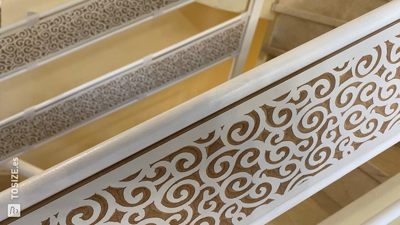 Decoración de baranda mediante paneles de mdf lacados en blanco y con ...