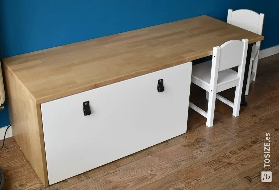 Truco de Ikea: mesa de juegos de bricolaje con paneles de roble | TOSIZE.es